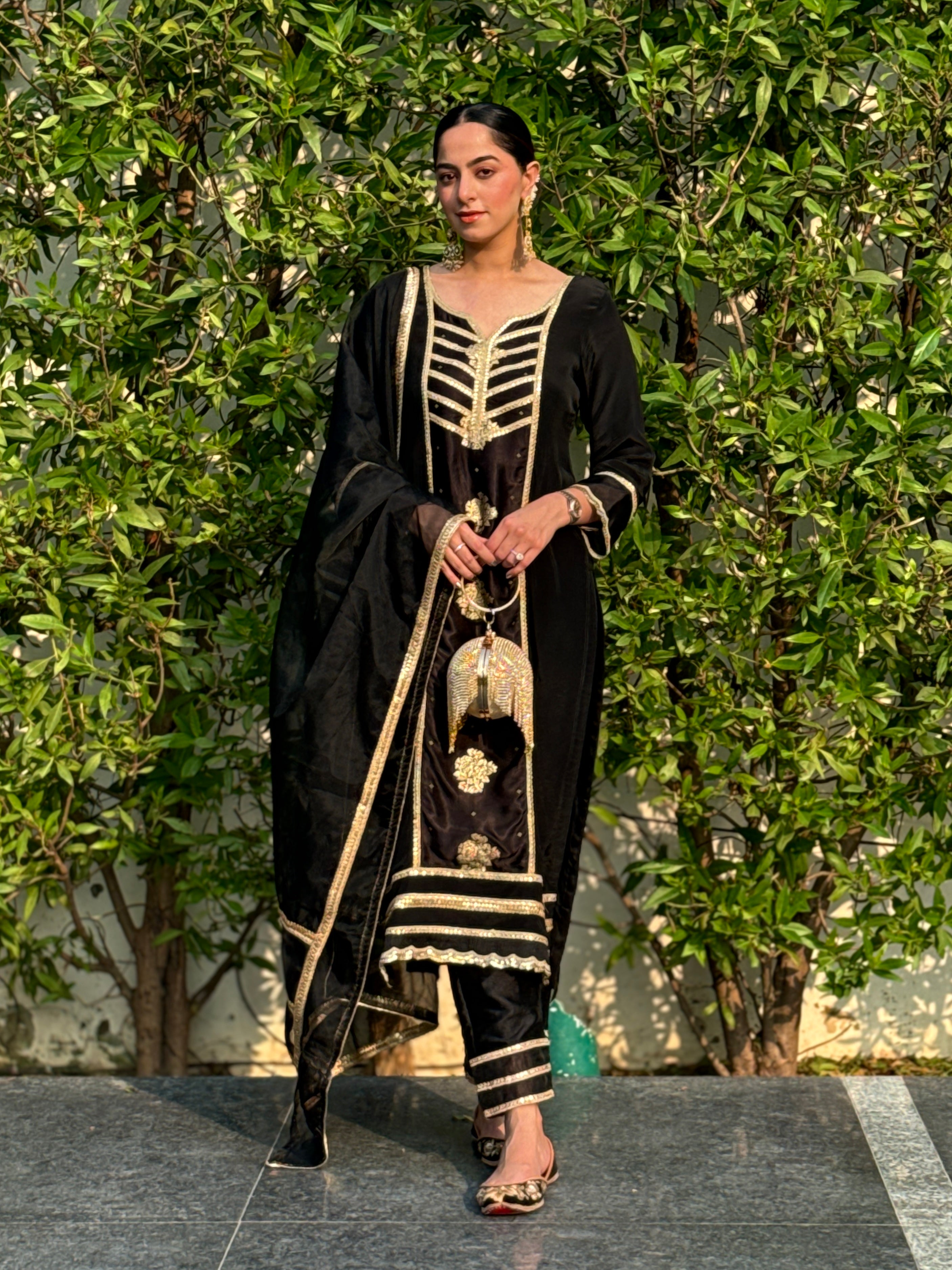 Jasnoor Anand In Kaashi-Black Suit Set – Sitarah